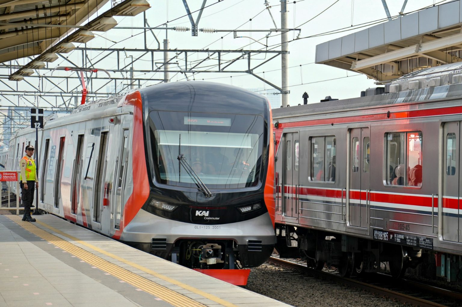 KAI Commuter Operasikan Tiga Rangkaian KRL Baru di Lintas Bogor dan ...