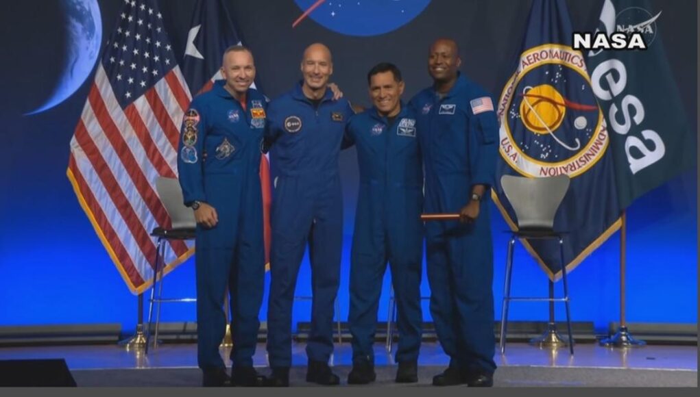 Tiga Astronot Amerika dan Satu Astronot Italia di pilih nasa Jalankan ...